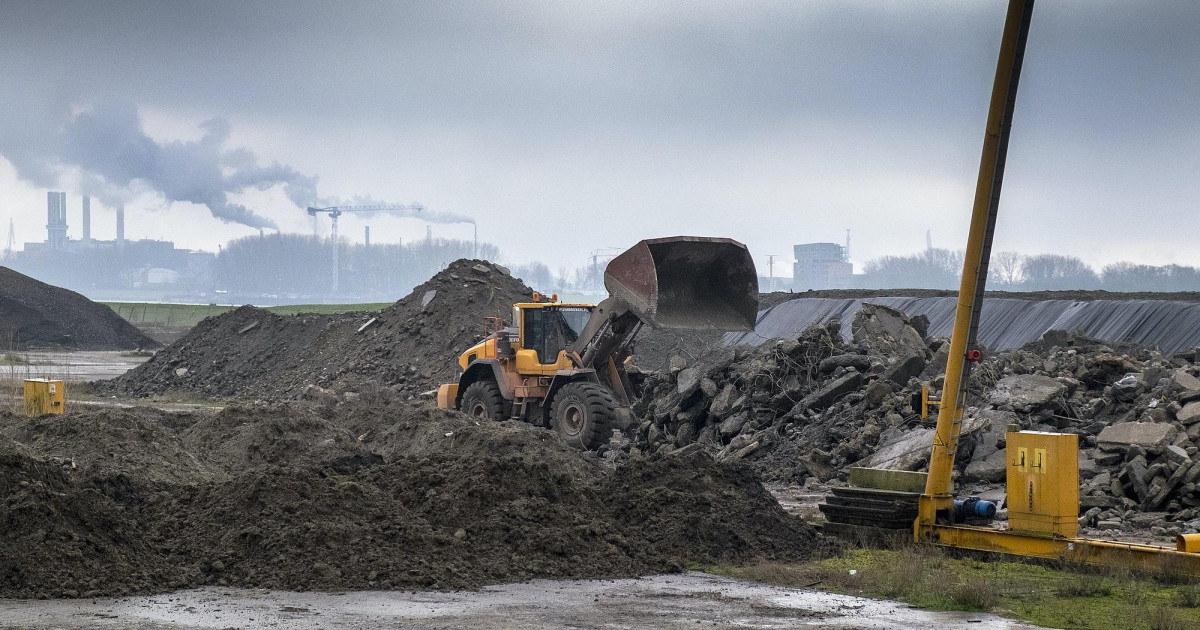 Overheid draait op voor kosten grondsanering | Investico ...